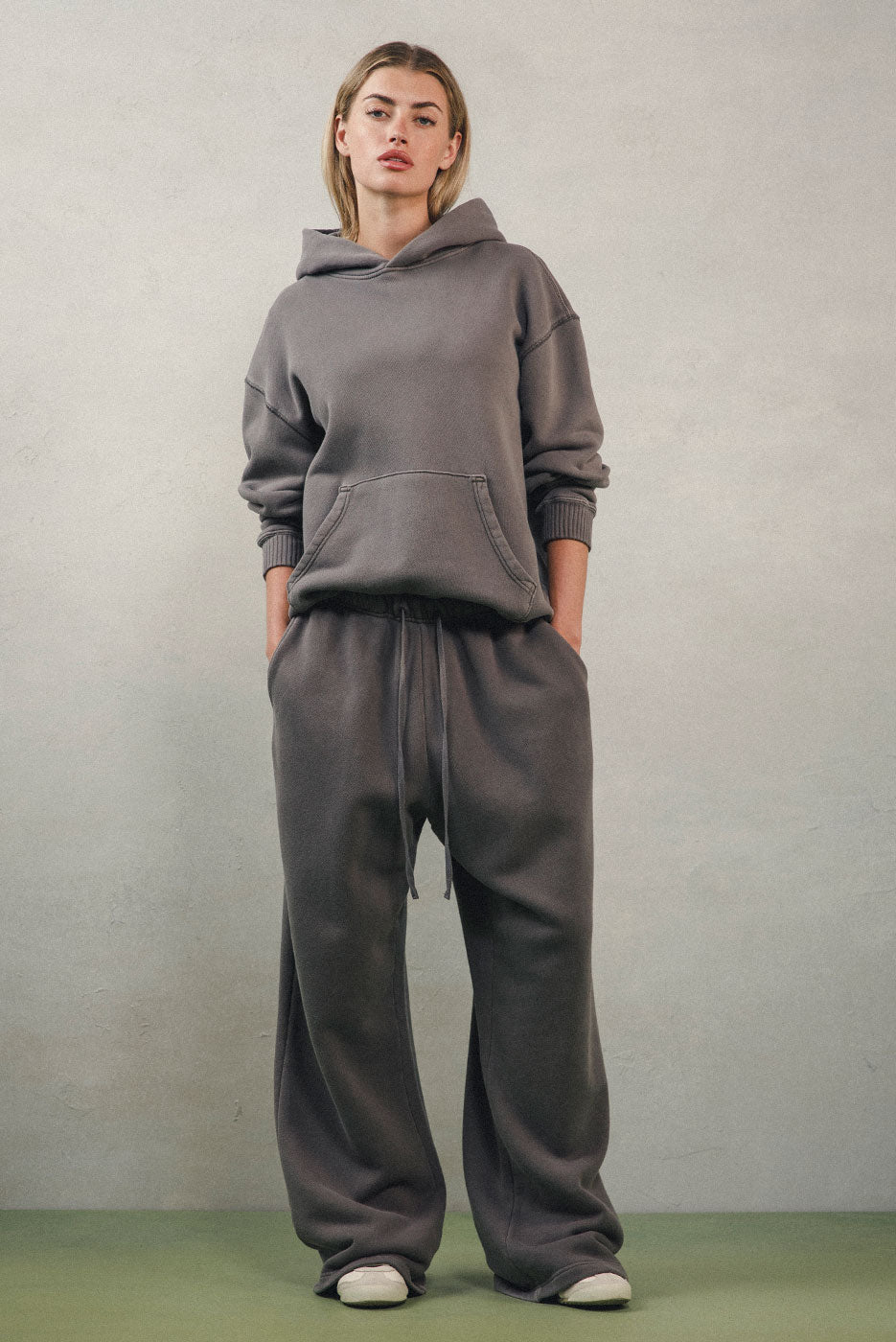 CORE STRAIGHT LEG SWEATPANT in VINTAGE GREY – Elwood Clothing